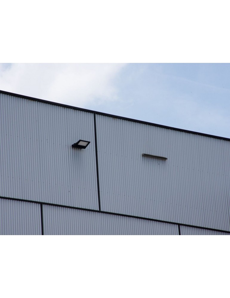 Installation entrepôt logistique VIII – High bay LED et projecteurs LED ...