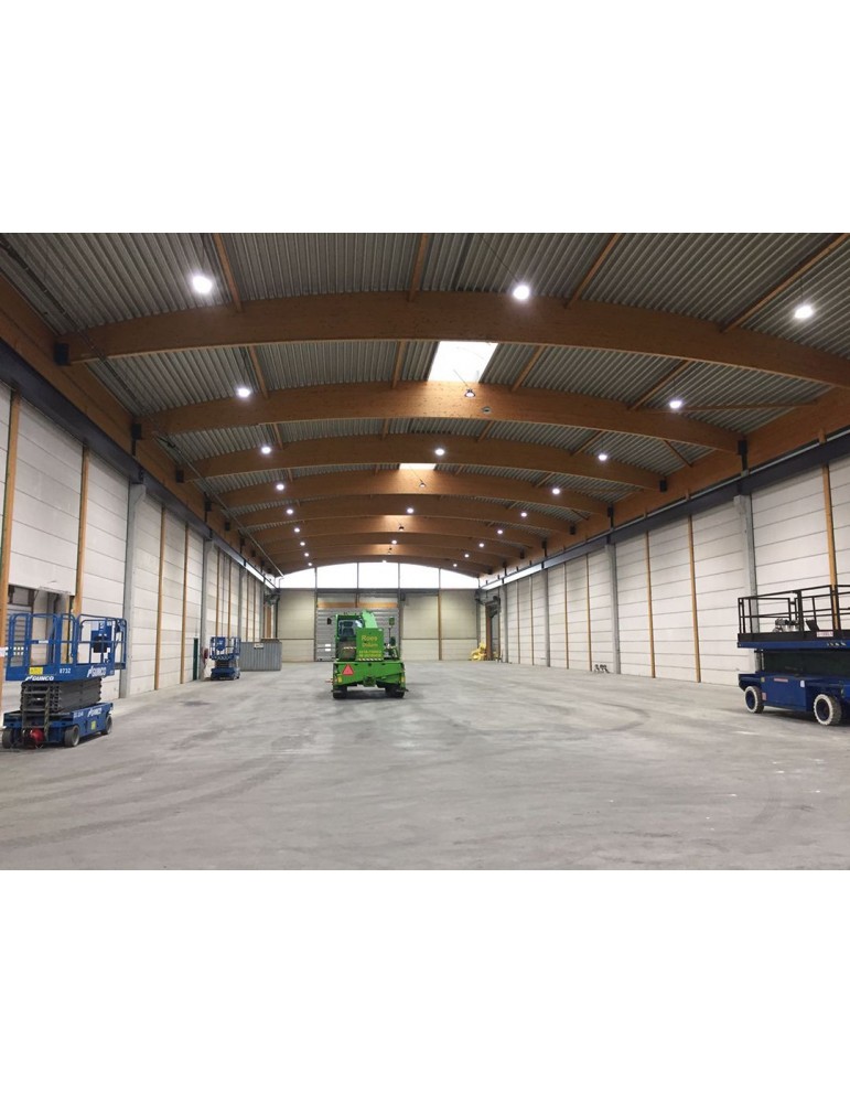 Entrepôt logistique I – high bay industriel LED CAL T et high bay ...